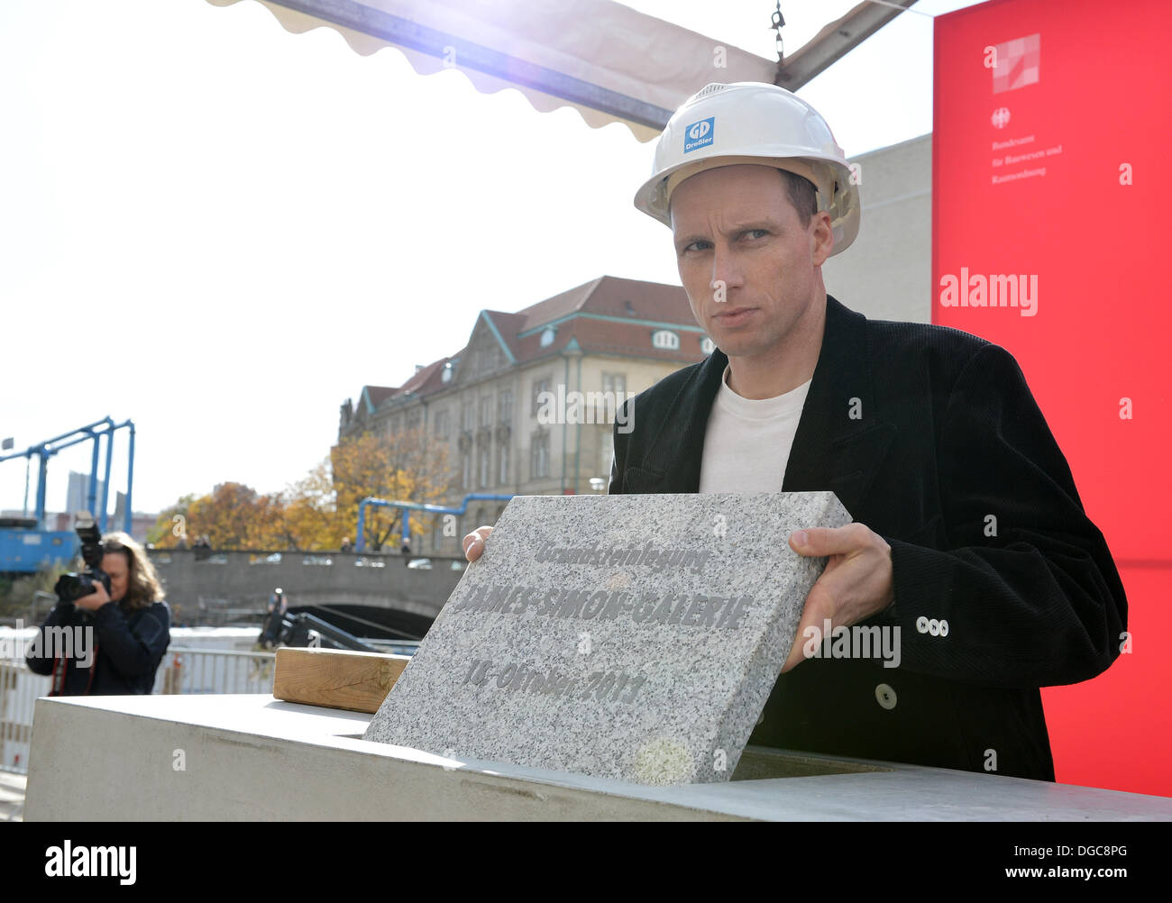 Berlin, Germany. 18th Oct, 2013. Foreman Mario Windrich places the ...
