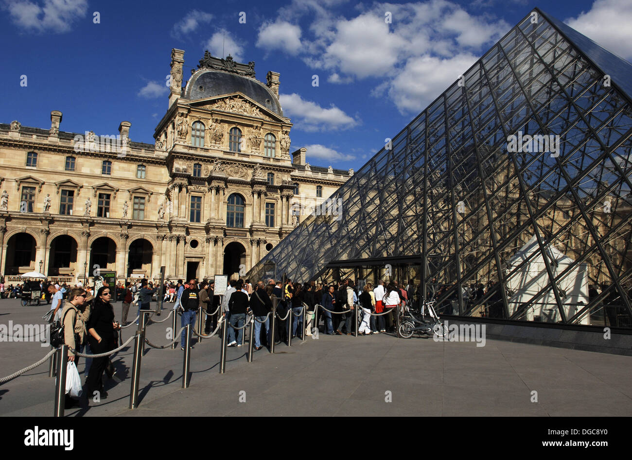Queue france painting hi-res stock photography and images - Alamy