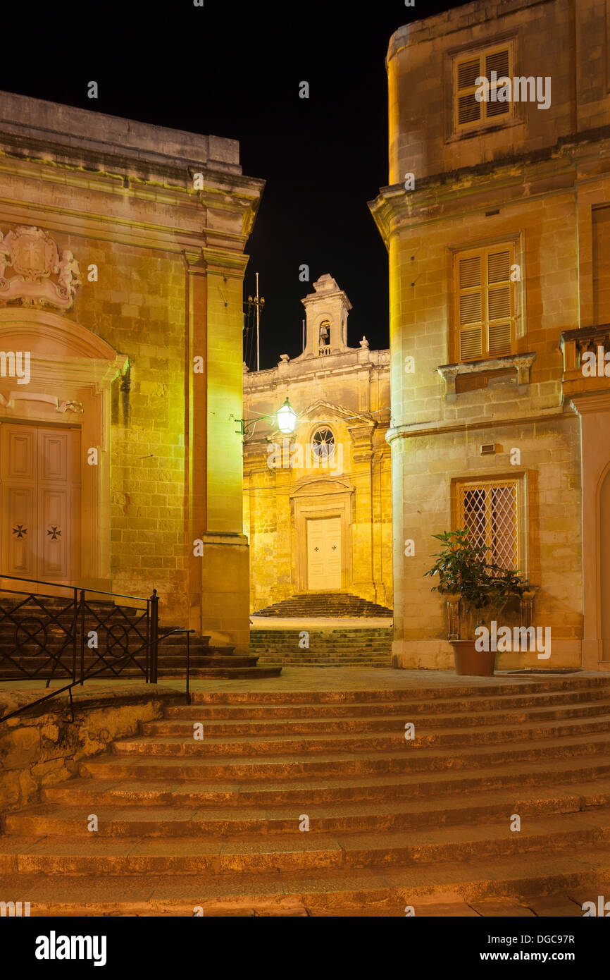 Steps and buildings at night in Birgu, Malta Stock Photo - Alamy