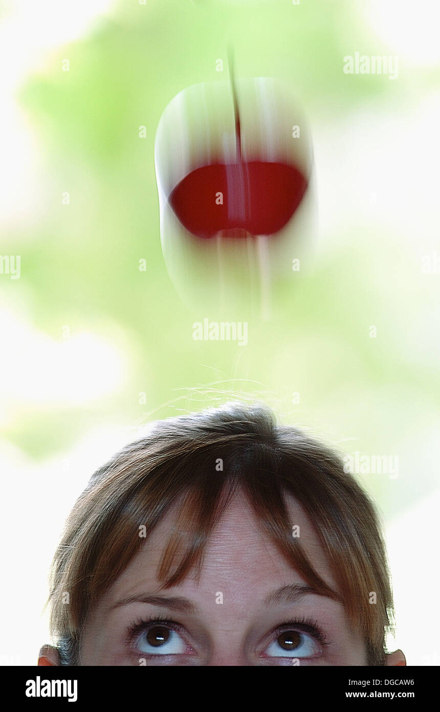 Apple falling on head hi-res stock photography and images - Alamy