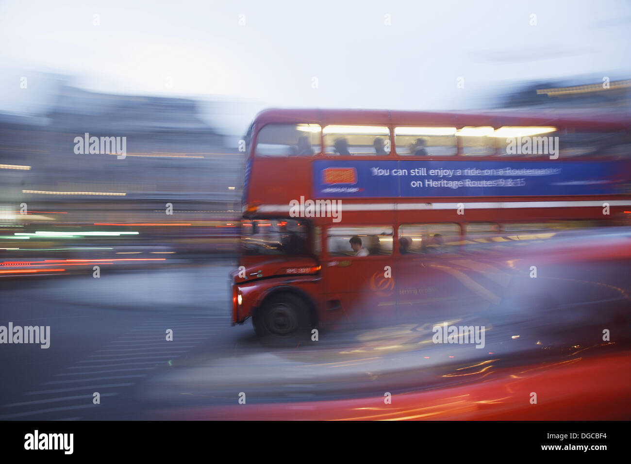 Bus in london hi-res stock photography and images - Alamy