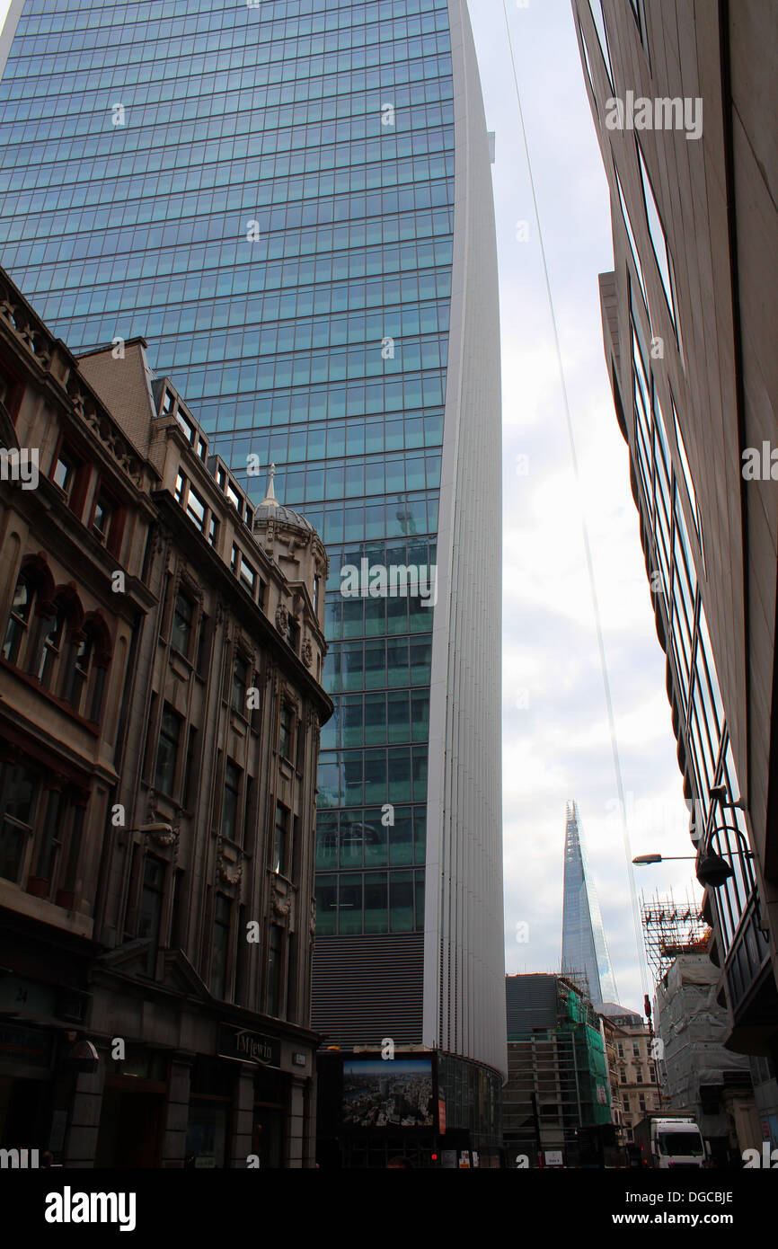 20 Fenchurch Street nicknamed the Walkie Talkie with The Shard in the ...