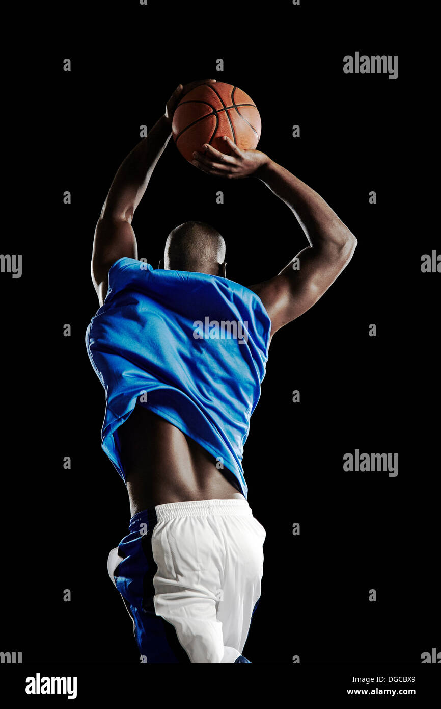 Basketball player shooting ball hi-res stock photography and images - Alamy