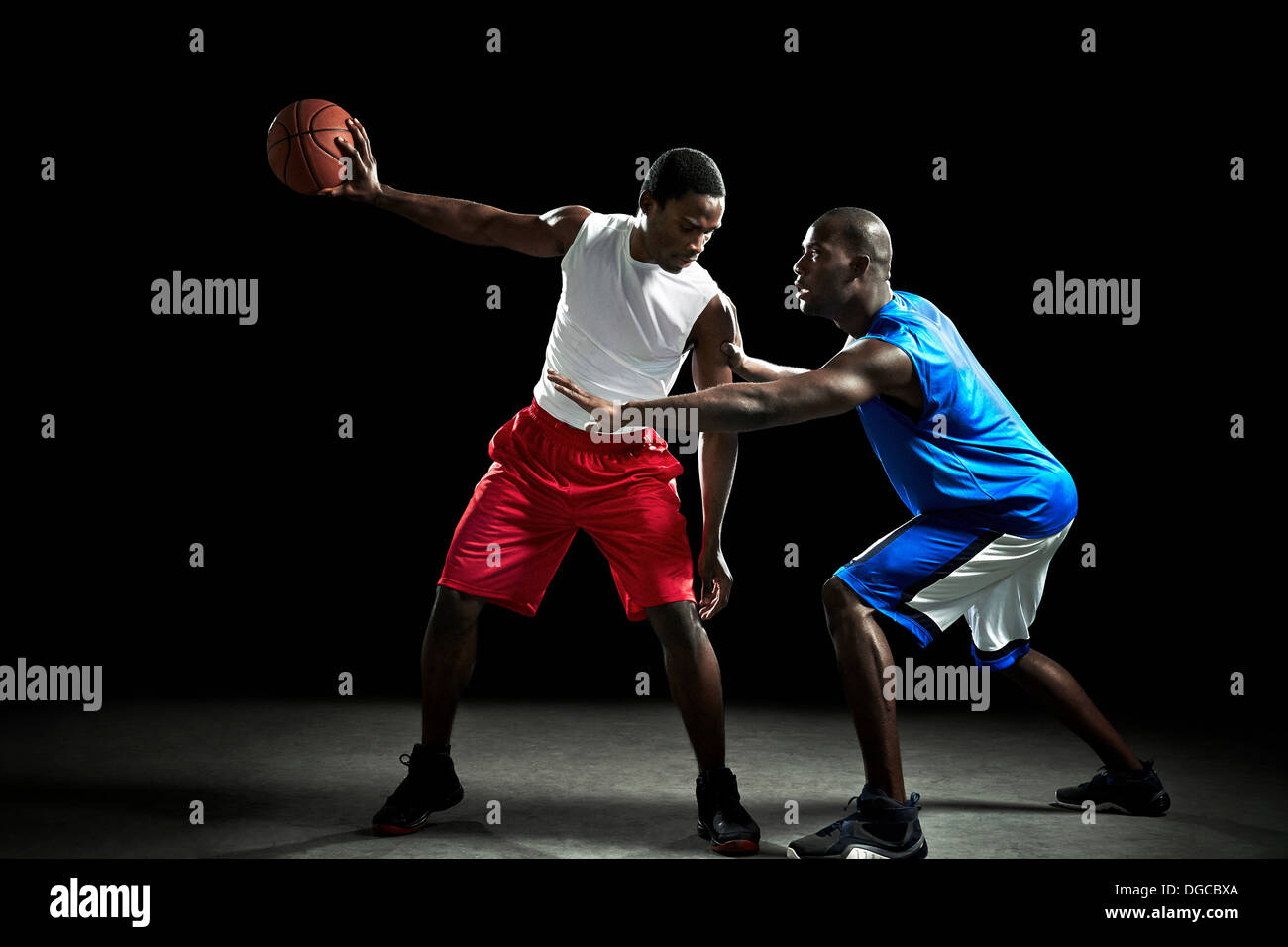 Basketball players raised arms hi-res stock photography and images - Alamy
