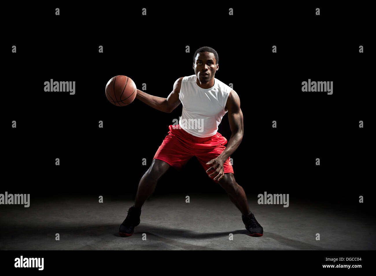 Male basketball preparing to throw Stock Photo - Alamy