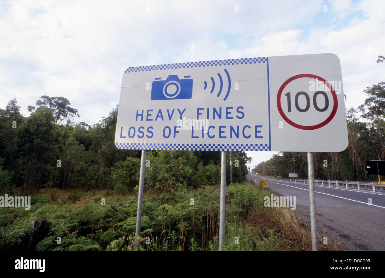 100 km sign hi-res stock photography and images - Alamy