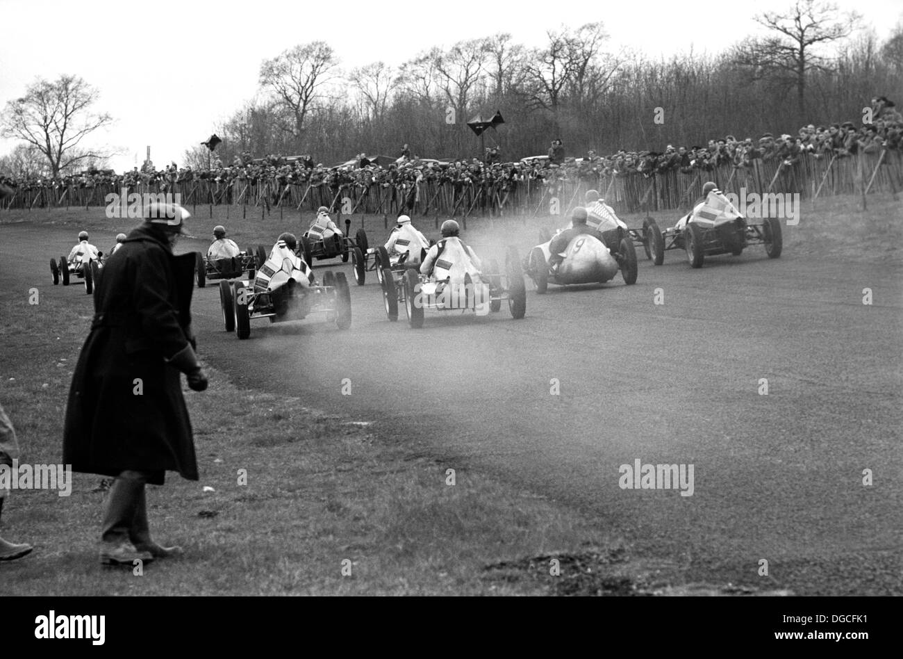 The start of a 500cc Formula 3 race with Coopers and an Emeryson ...