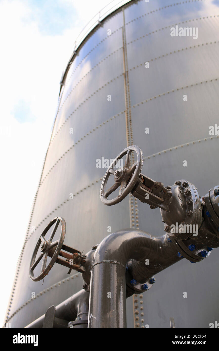 Oil storage tank hi-res stock photography and images - Alamy