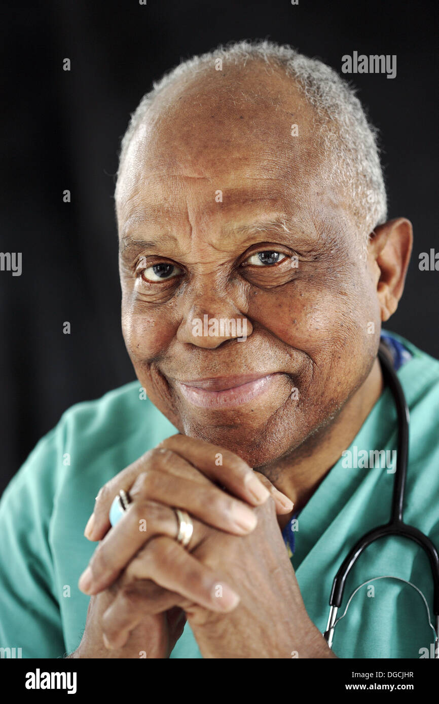 Senior self assurance hi-res stock photography and images - Alamy