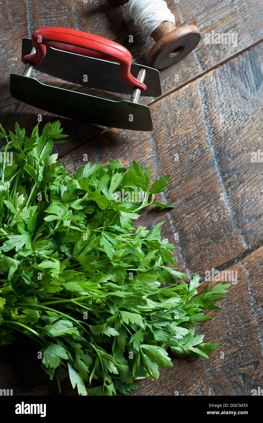 Fresh parsley and herb cutter, overhead view Stock Photo - Alamy