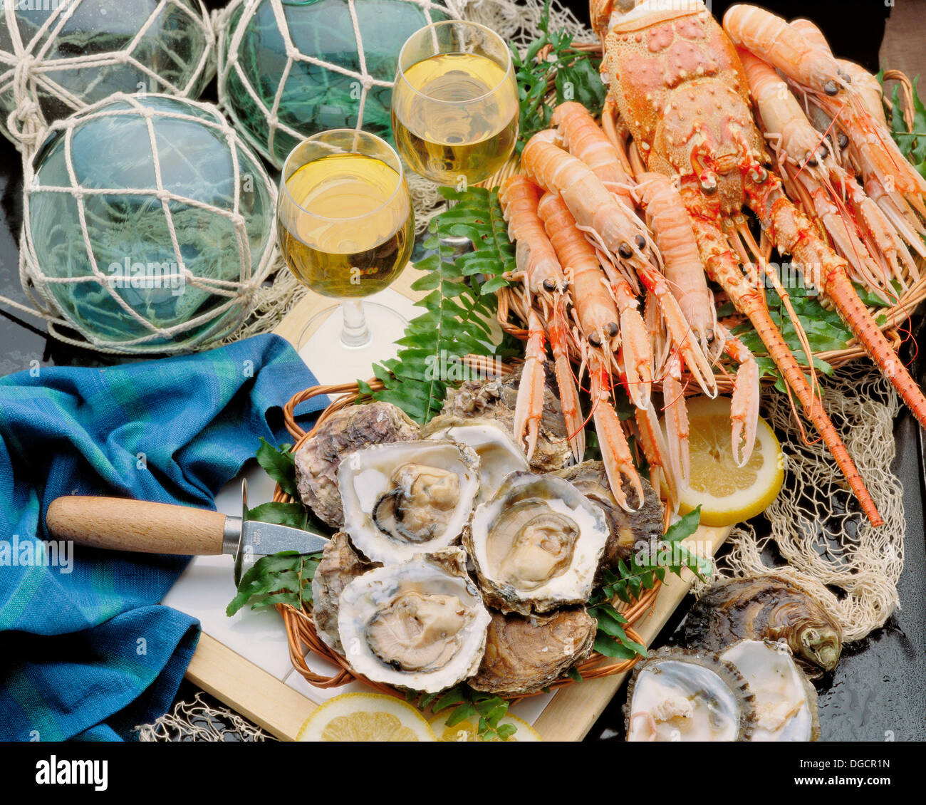 Still life lobster oysters hi-res stock photography and images - Alamy