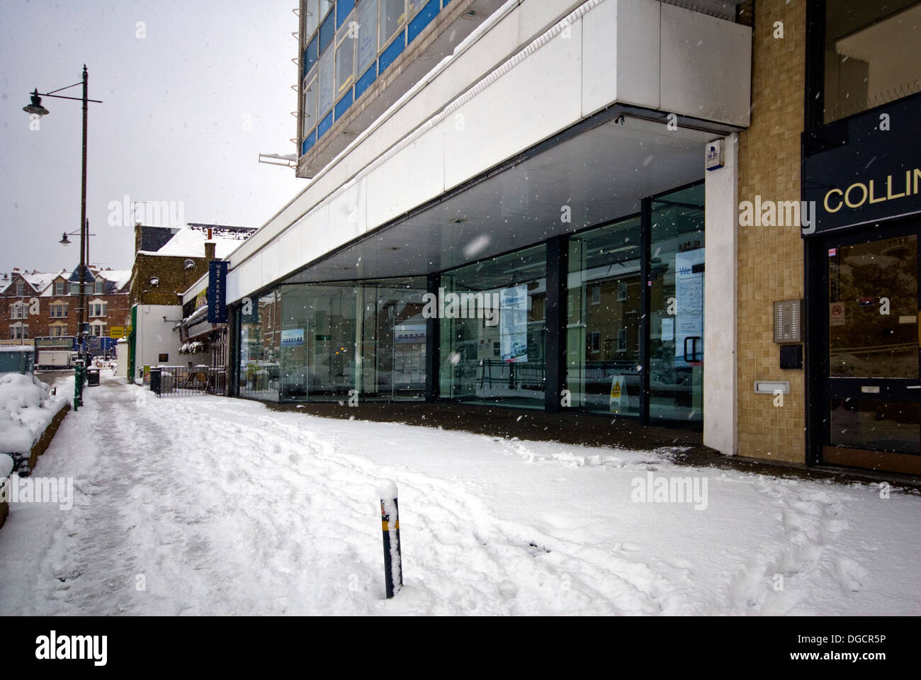 London streets landscape hi-res stock photography and images - Alamy