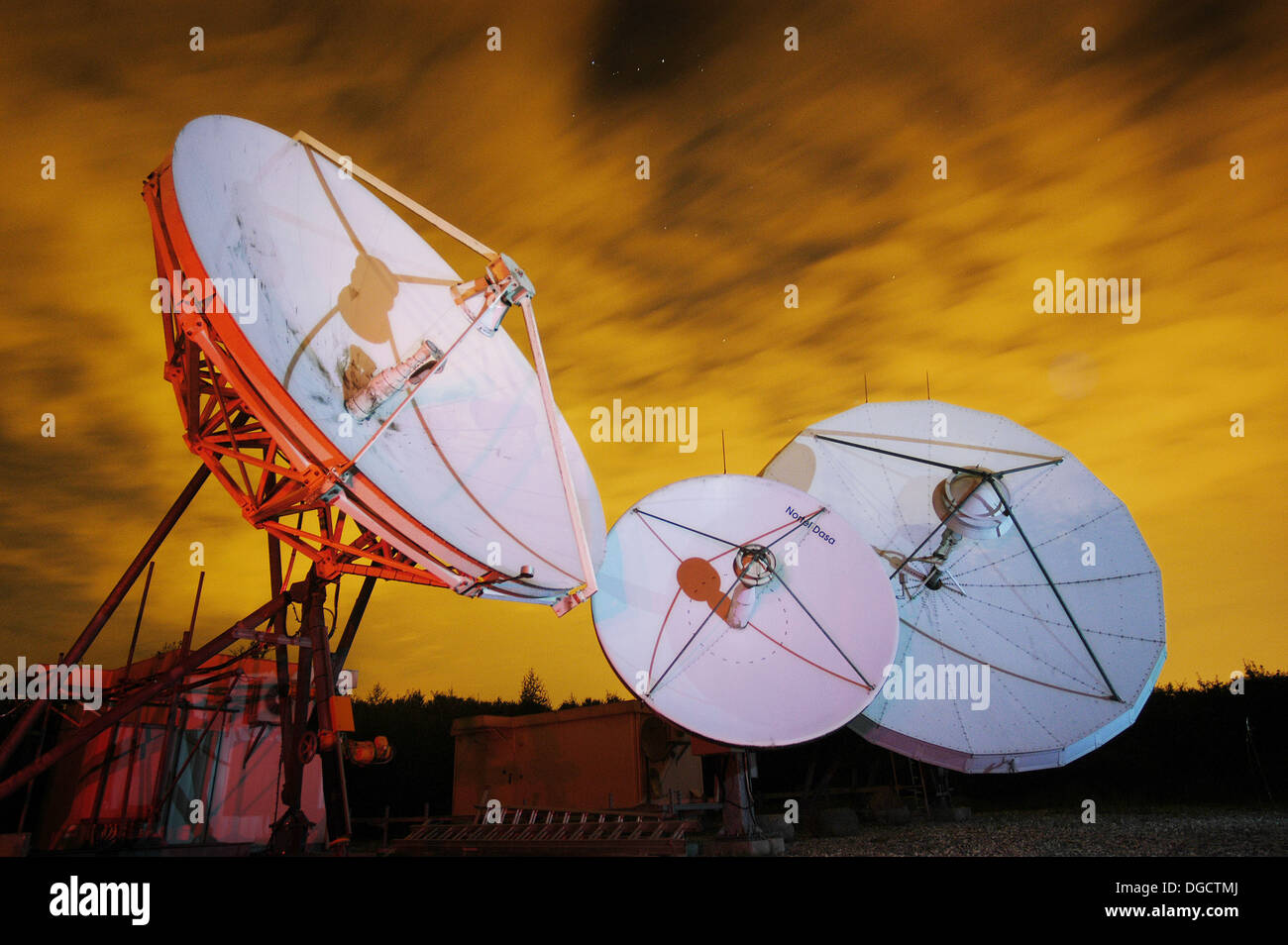 Satellite earth station hi-res stock photography and images - Alamy