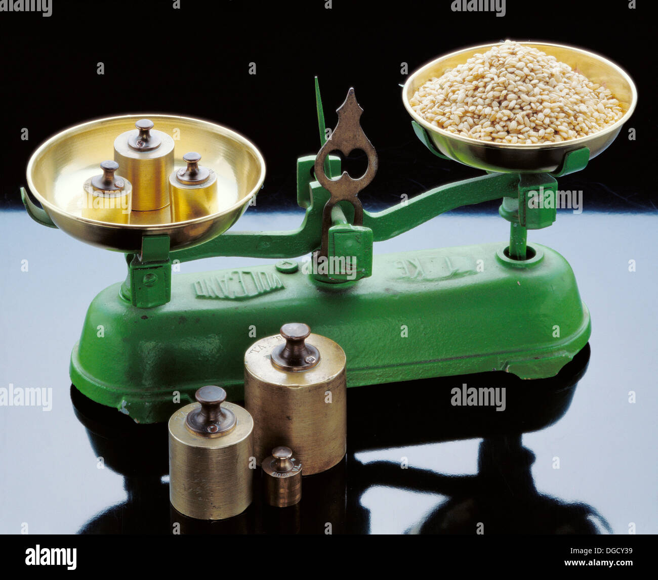 Very precise weighing scales hi-res stock photography and images - Alamy