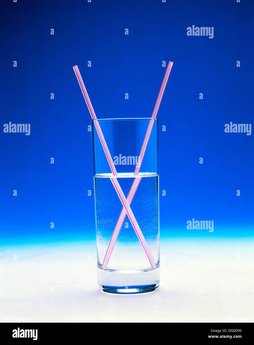 Diffraction water experiment hi-res stock photography and images - Alamy