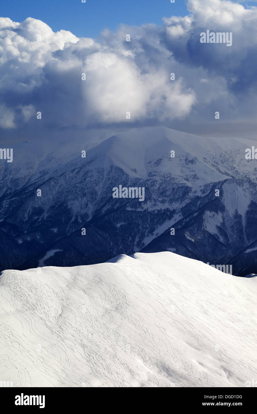 Ski off piste hi-res stock photography and images - Alamy