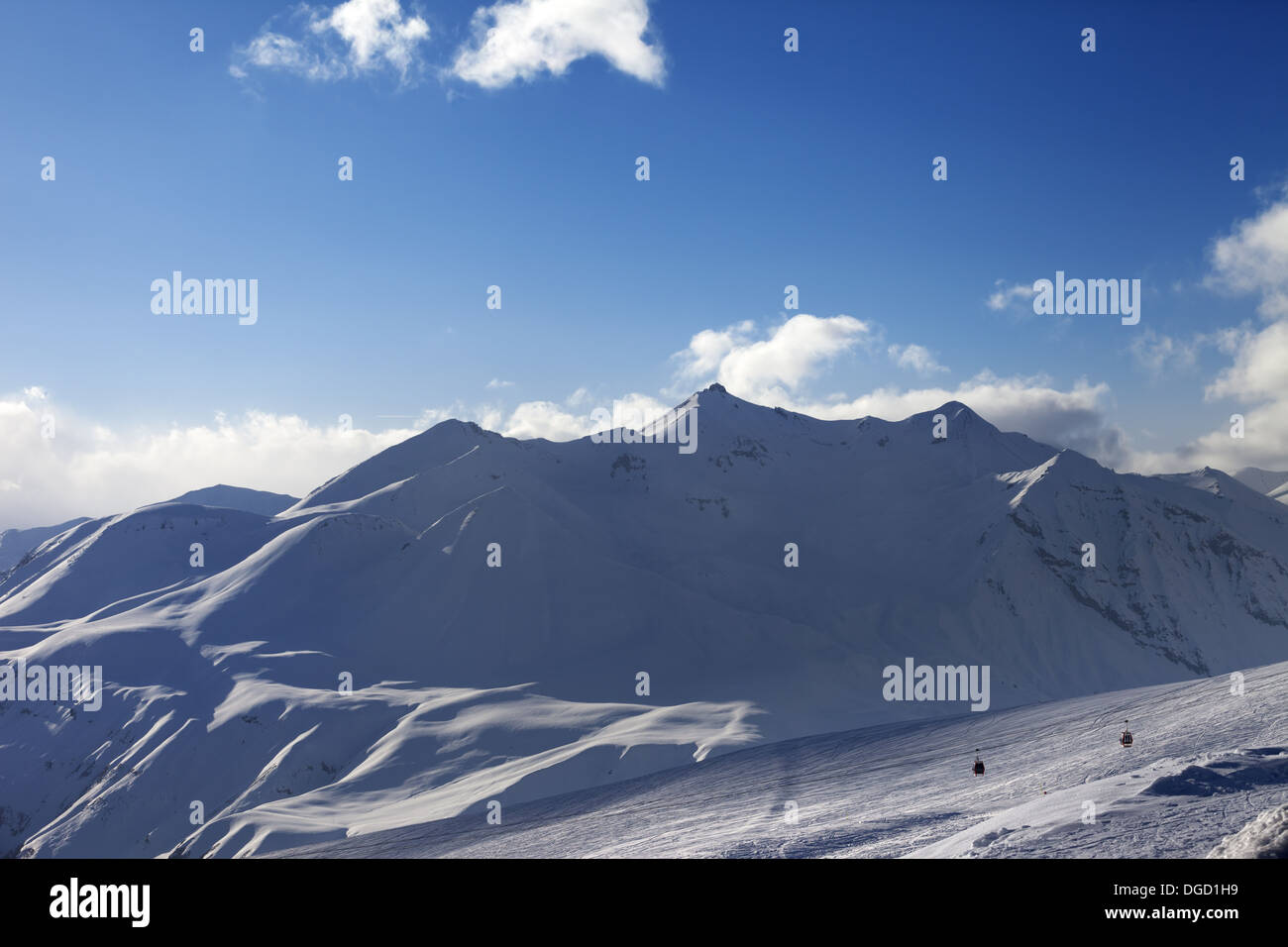Gudauri ski cable car gondola hi-res stock photography and images - Alamy