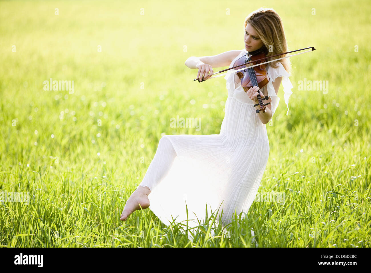 Playing violin foot hi-res stock photography and images - Alamy