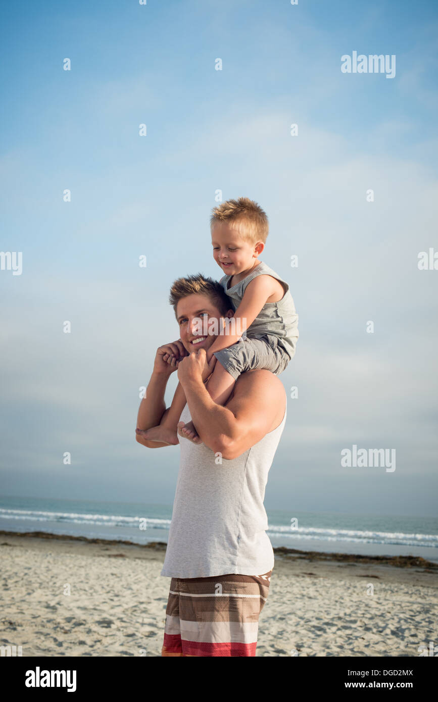 Shoulder carrying hi-res stock photography and images - Alamy