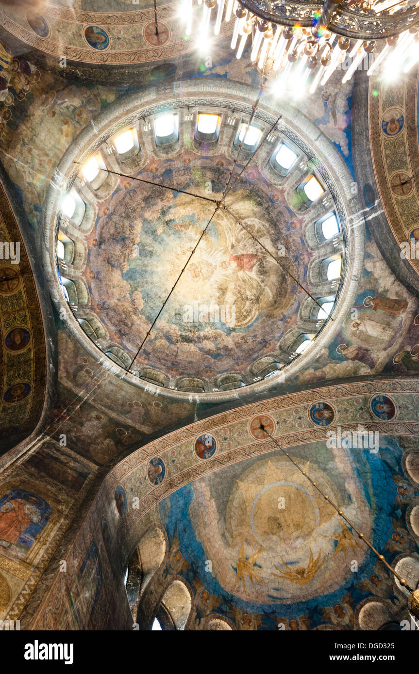 Cornice ceiling hi-res stock photography and images - Alamy