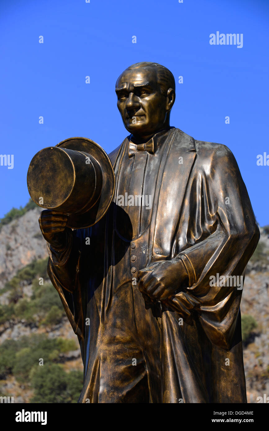 Mustafa kemal ataturk statue hi-res stock photography and images - Alamy
