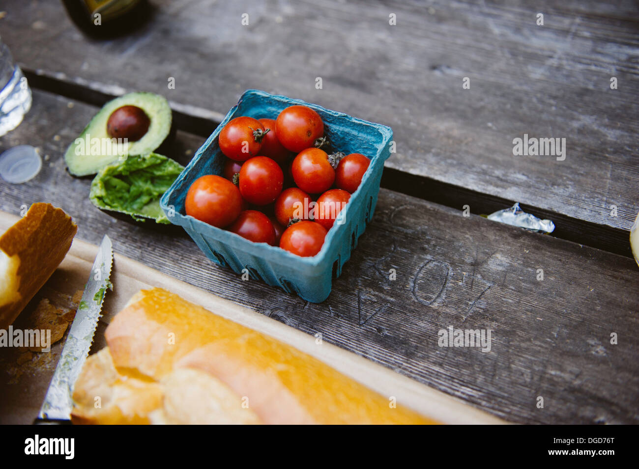 Bread punnet hi-res stock photography and images - Alamy