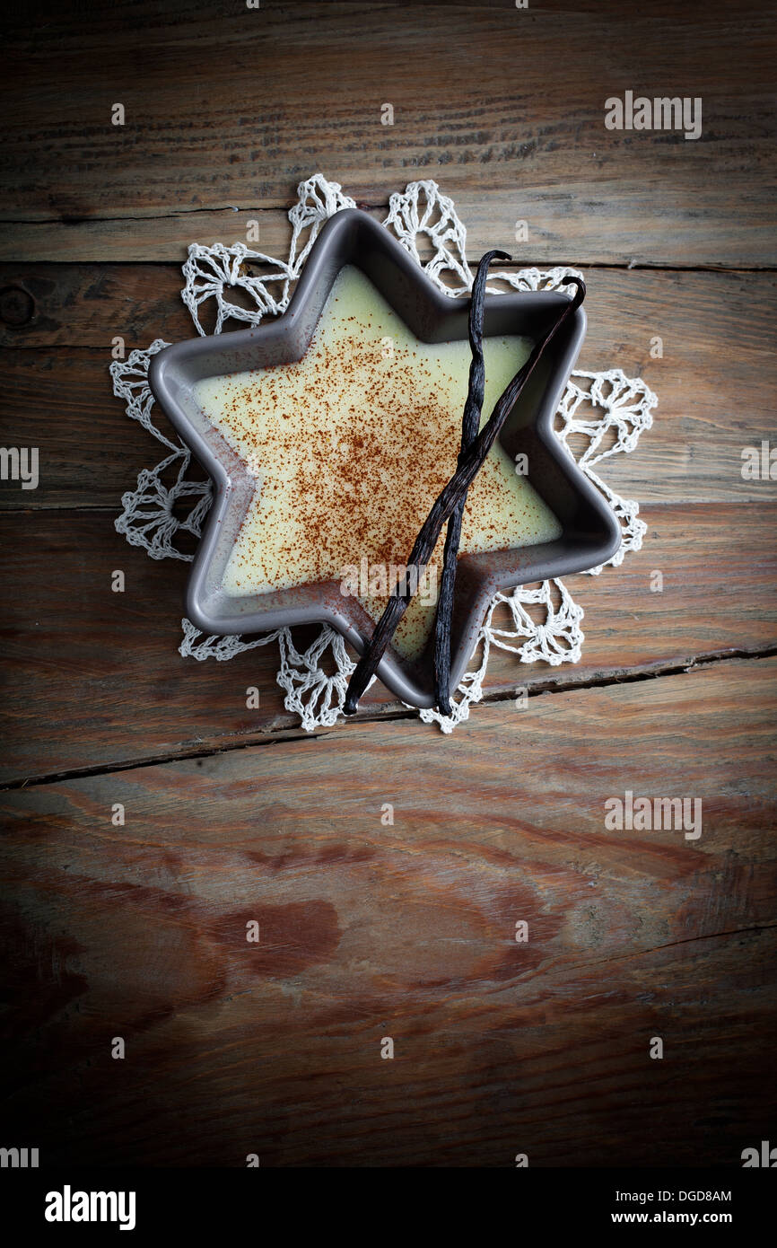 Close up of vanilla pudding with cocoa powder Stock Photo - Alamy