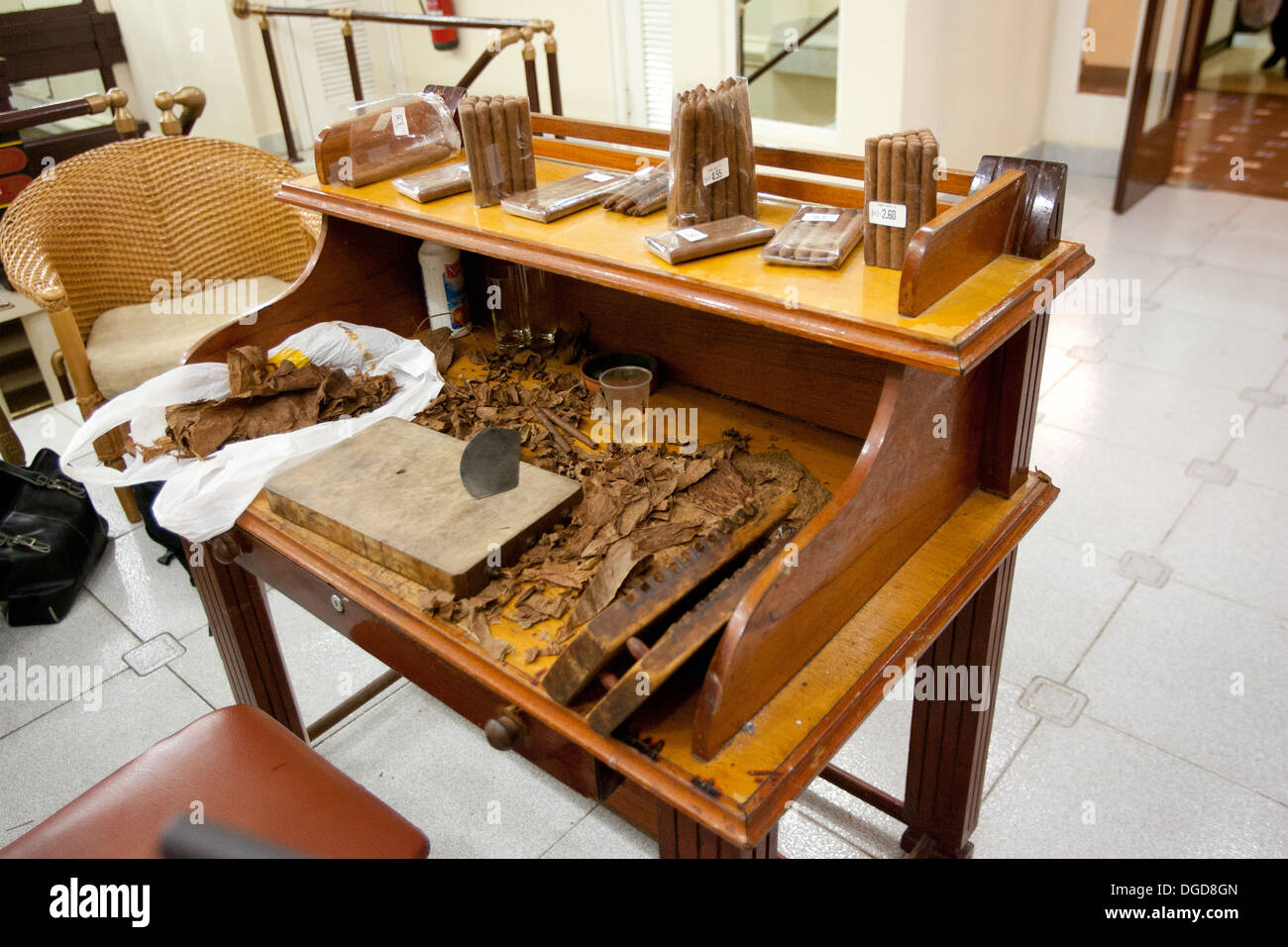 Sequence of photos showing how cigars are made Stock Photo - Alamy