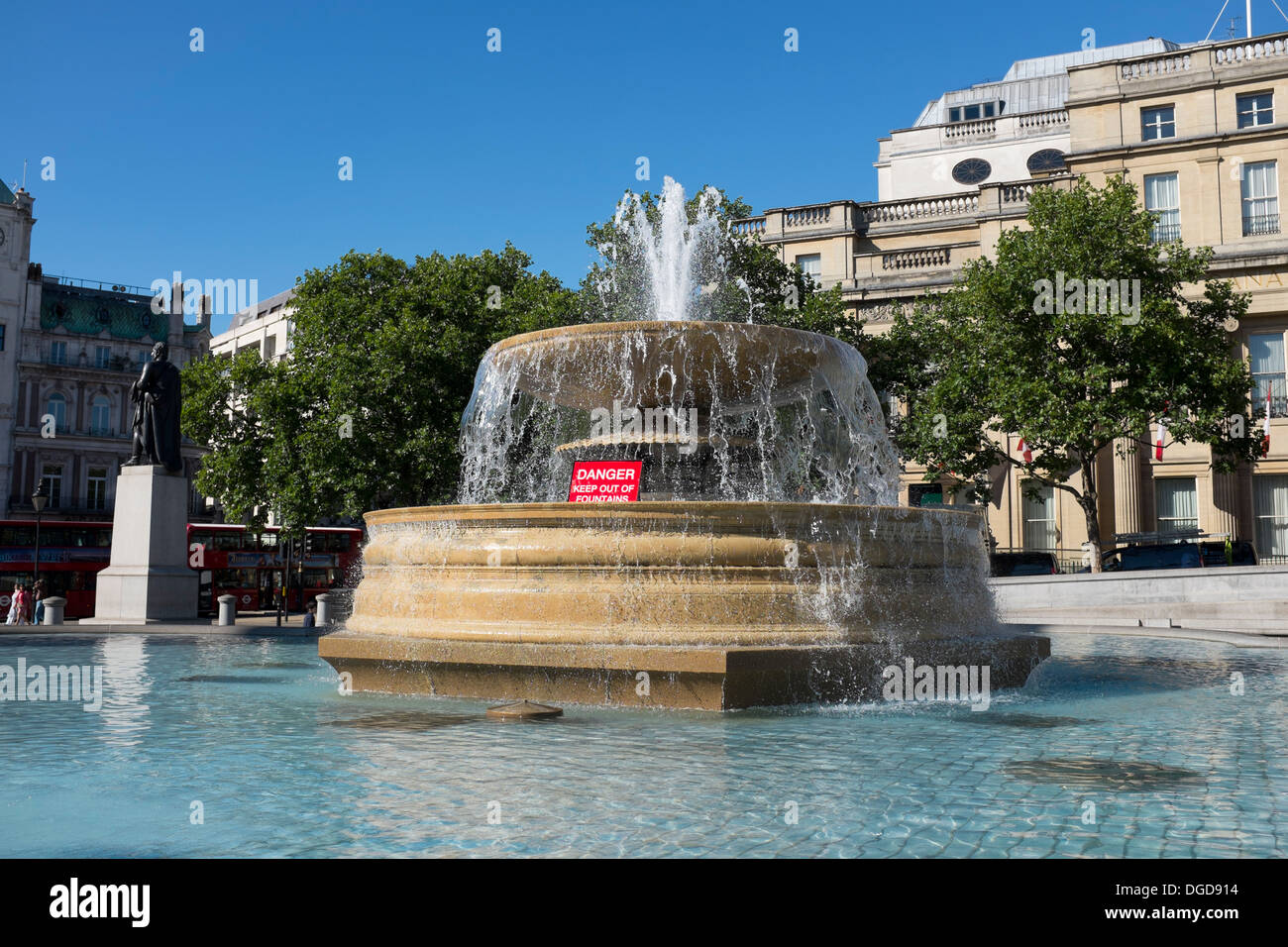 Trafalgar square sign hi-res stock photography and images - Alamy