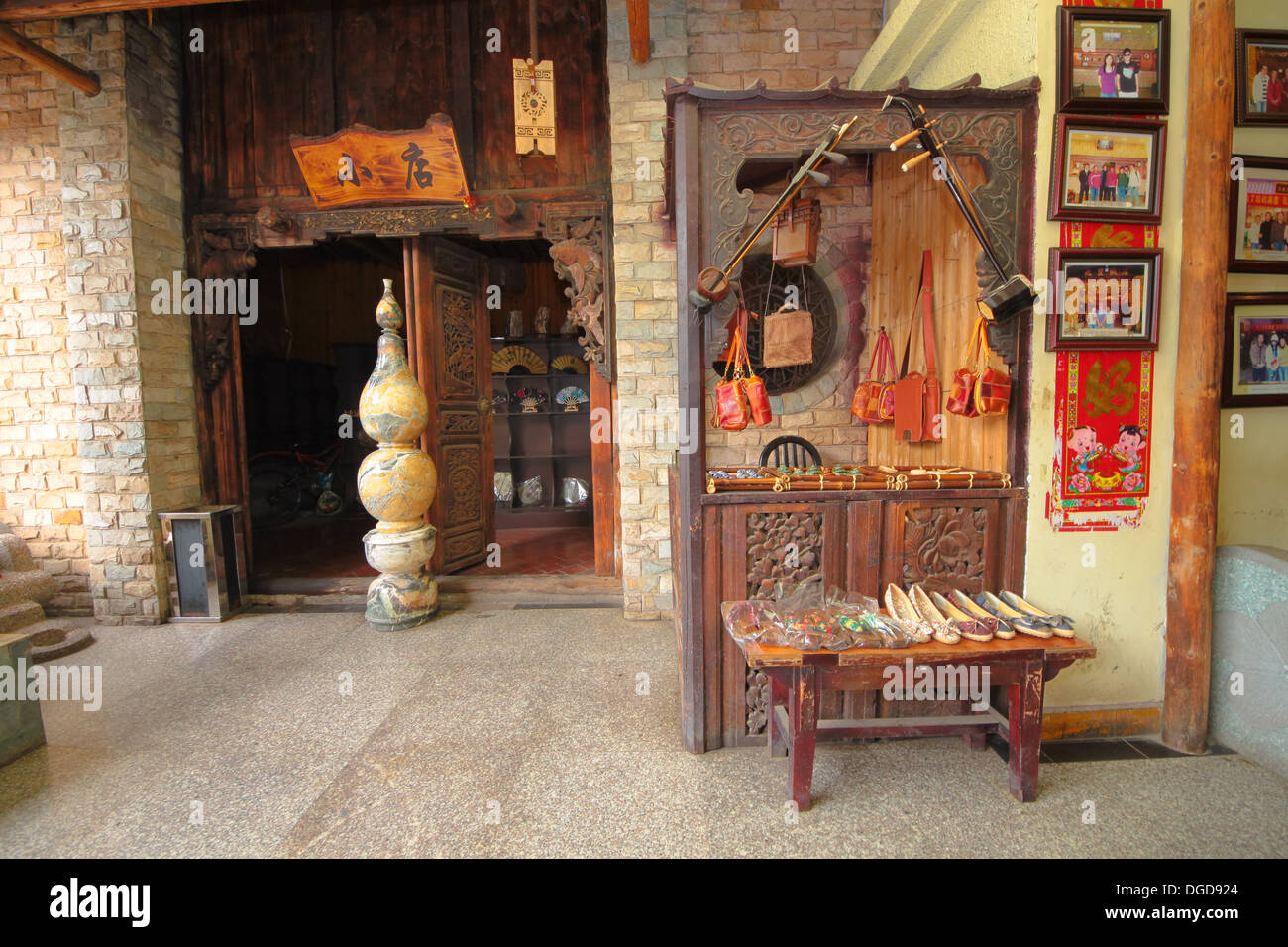 Chinese stall selling oriental accesories Stock Photo - Alamy