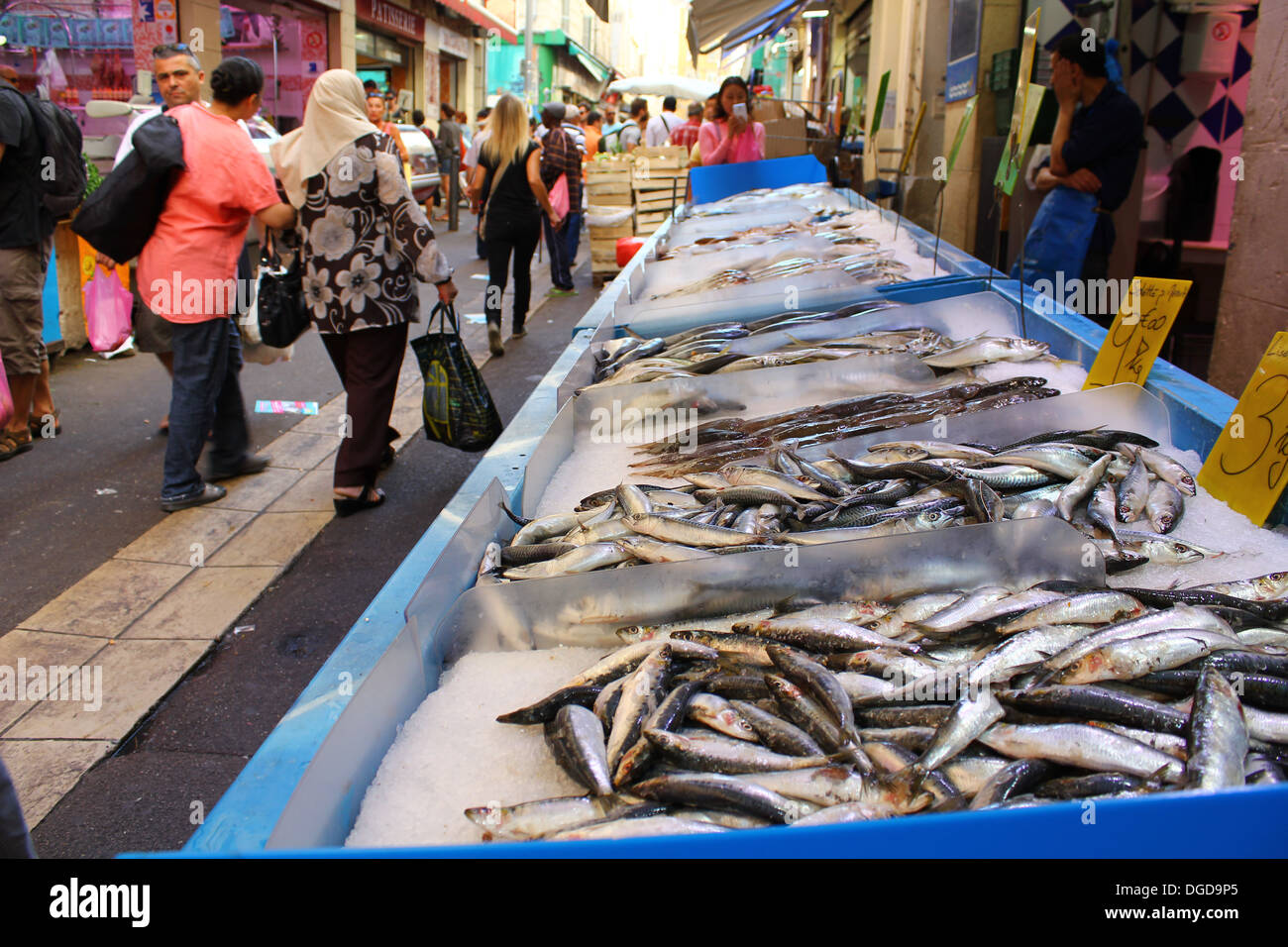 Marseille arab market hi-res stock photography and images - Alamy