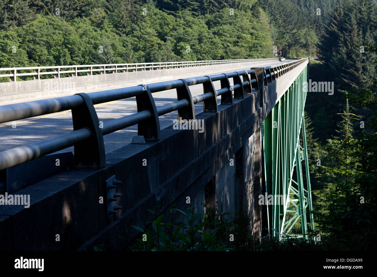 Warren truss bridge hi-res stock photography and images - Alamy