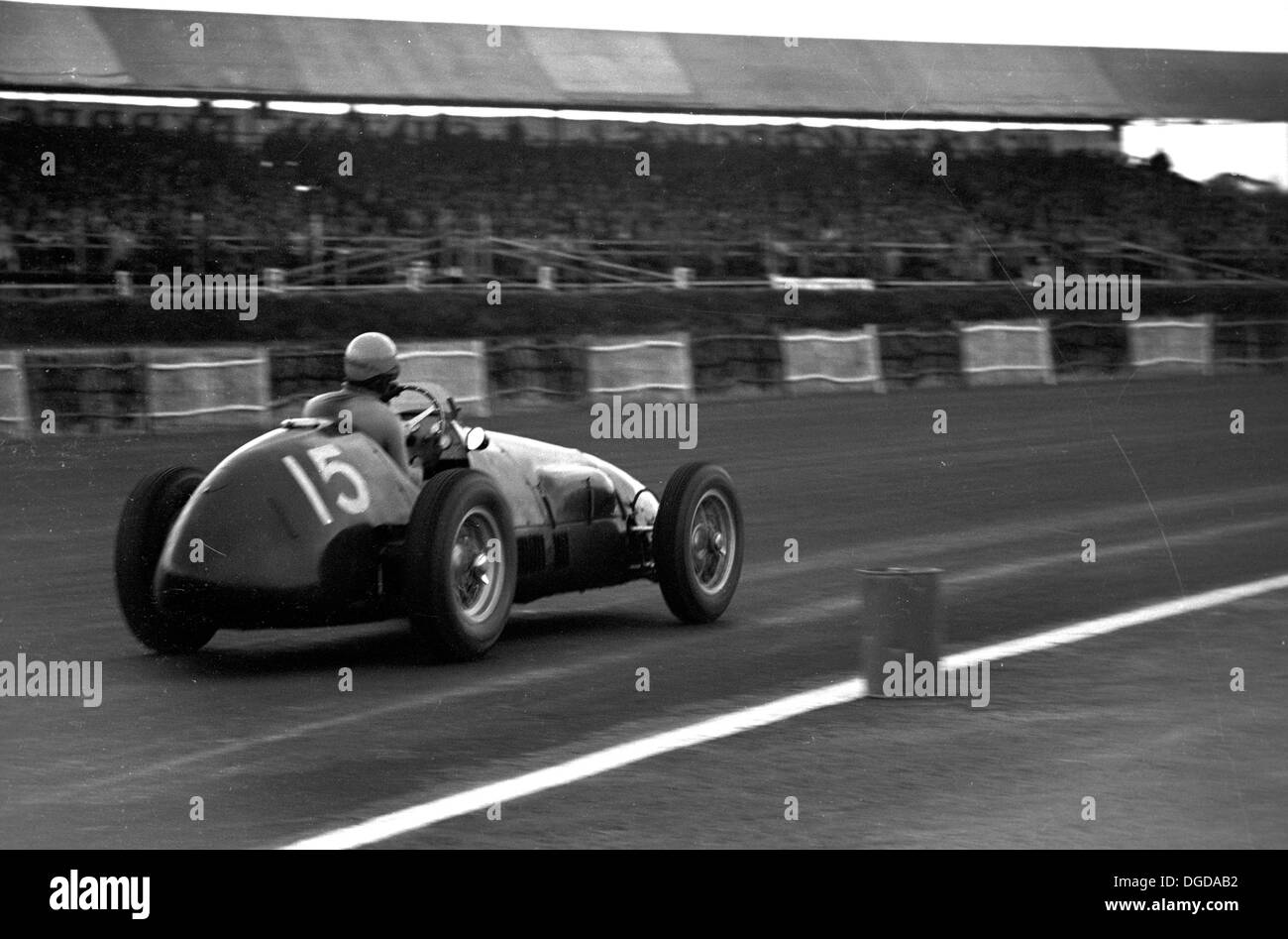 Alberto Ascari winning in a works Ferrari 500 at Stowe Corner - British ...