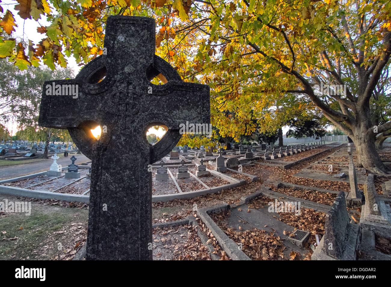 Sunset at cemetery hi-res stock photography and images - Alamy