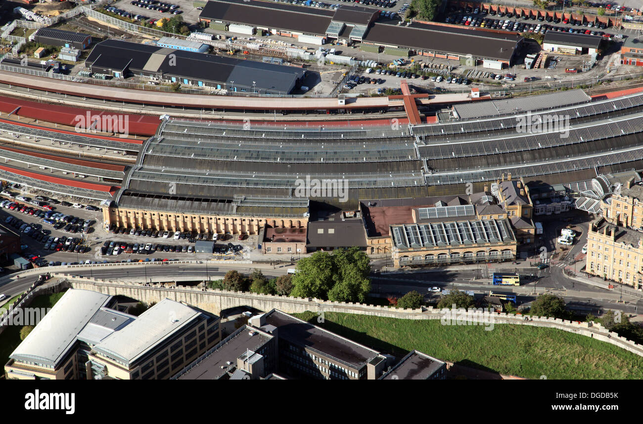 York railway station hi-res stock photography and images - Alamy