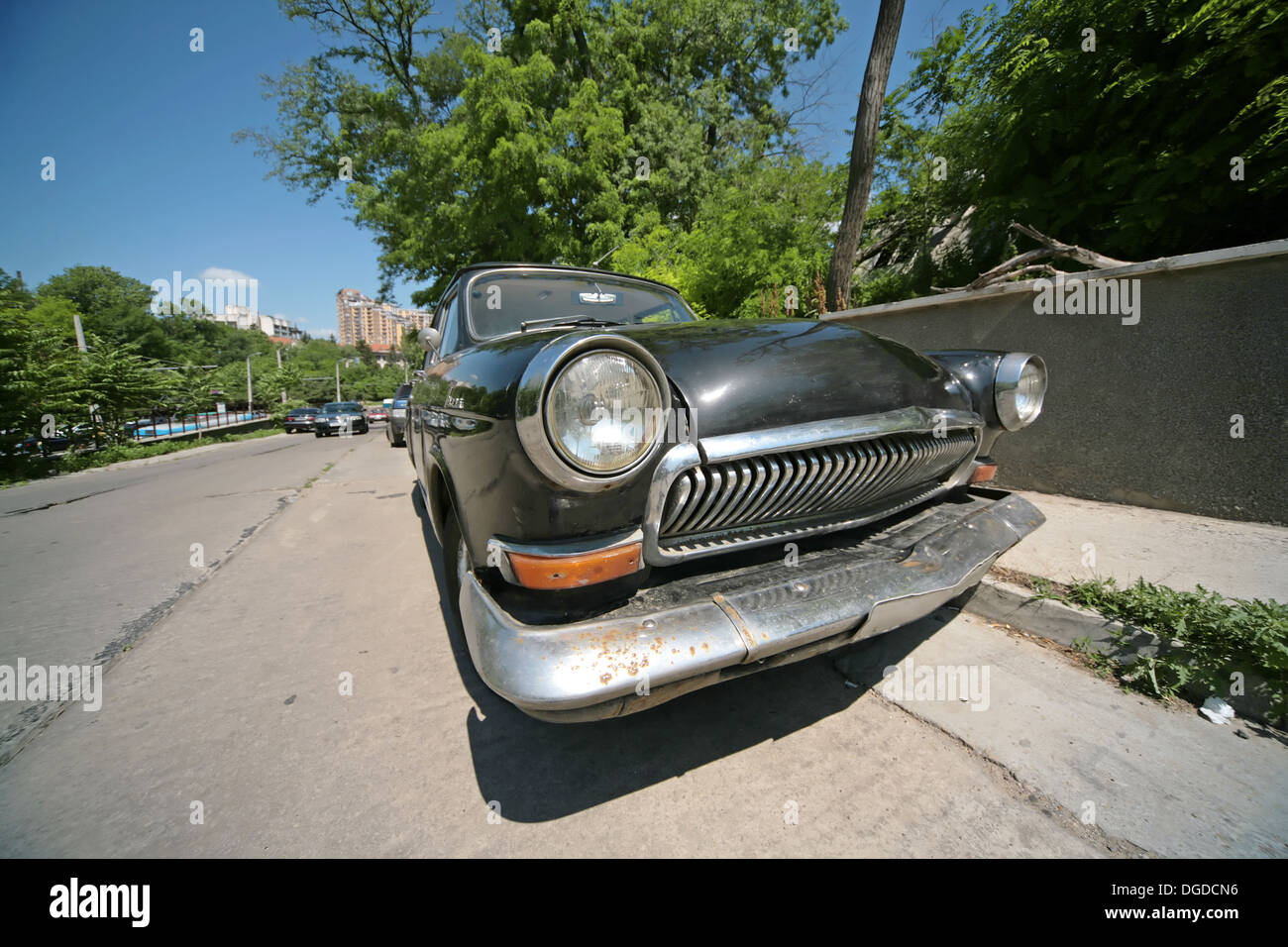 Old damaged car Stock Photo - Alamy