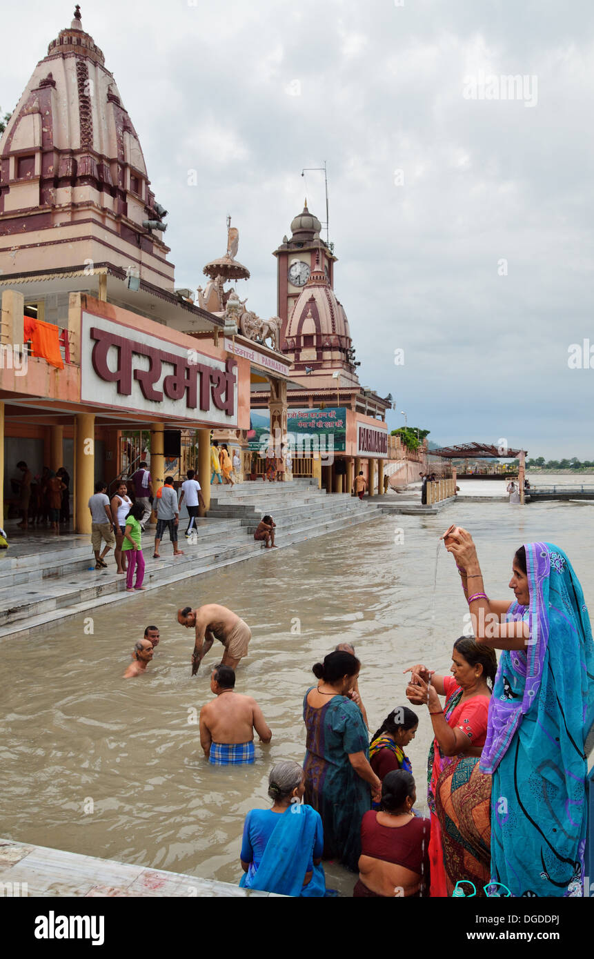 Morning prayers and bathers in the Ganges River, Rishikesh, India Stock ...