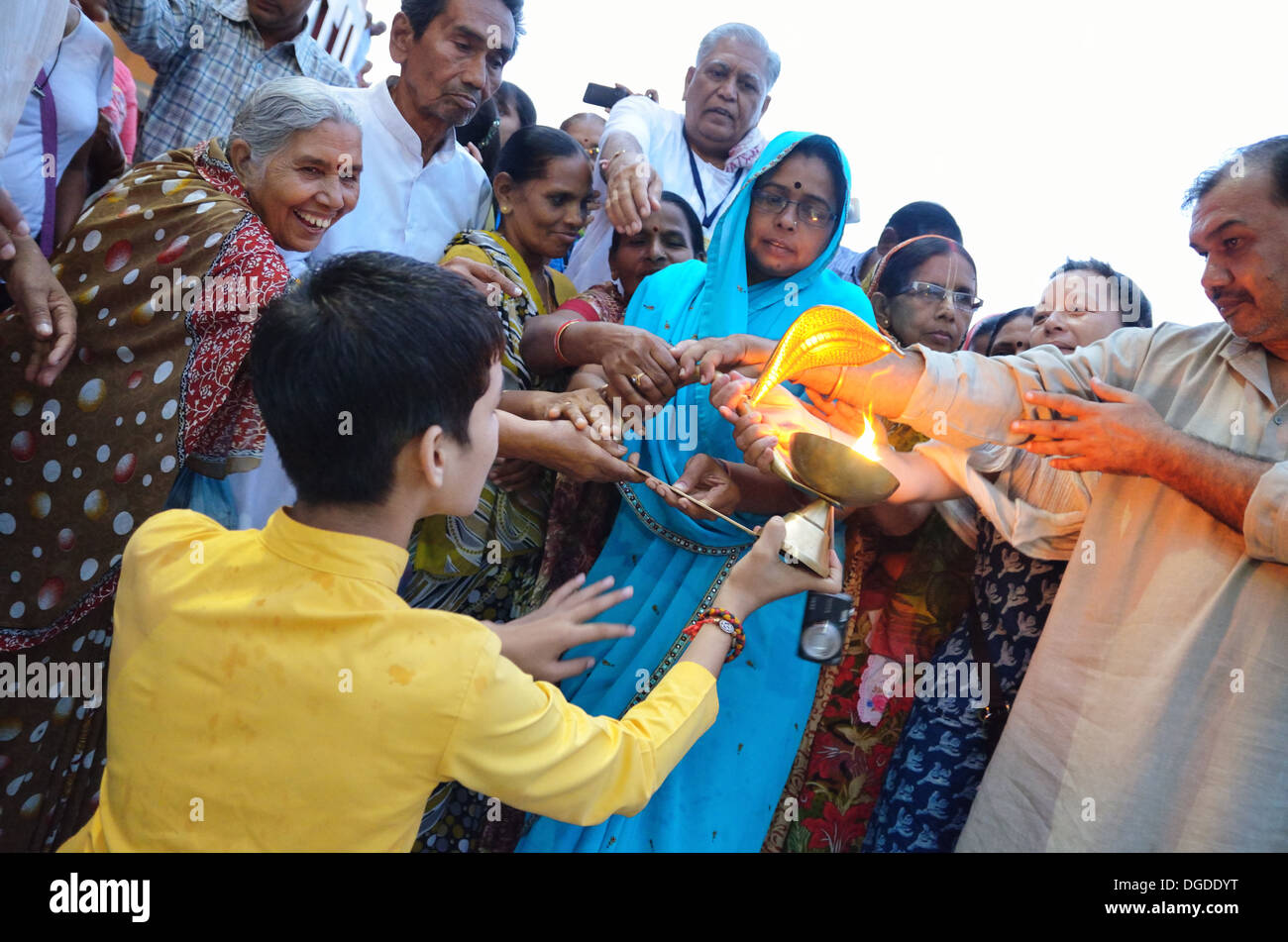 Devotees taking heat of the sacred fire from the Aarti, Evening Ganga ...