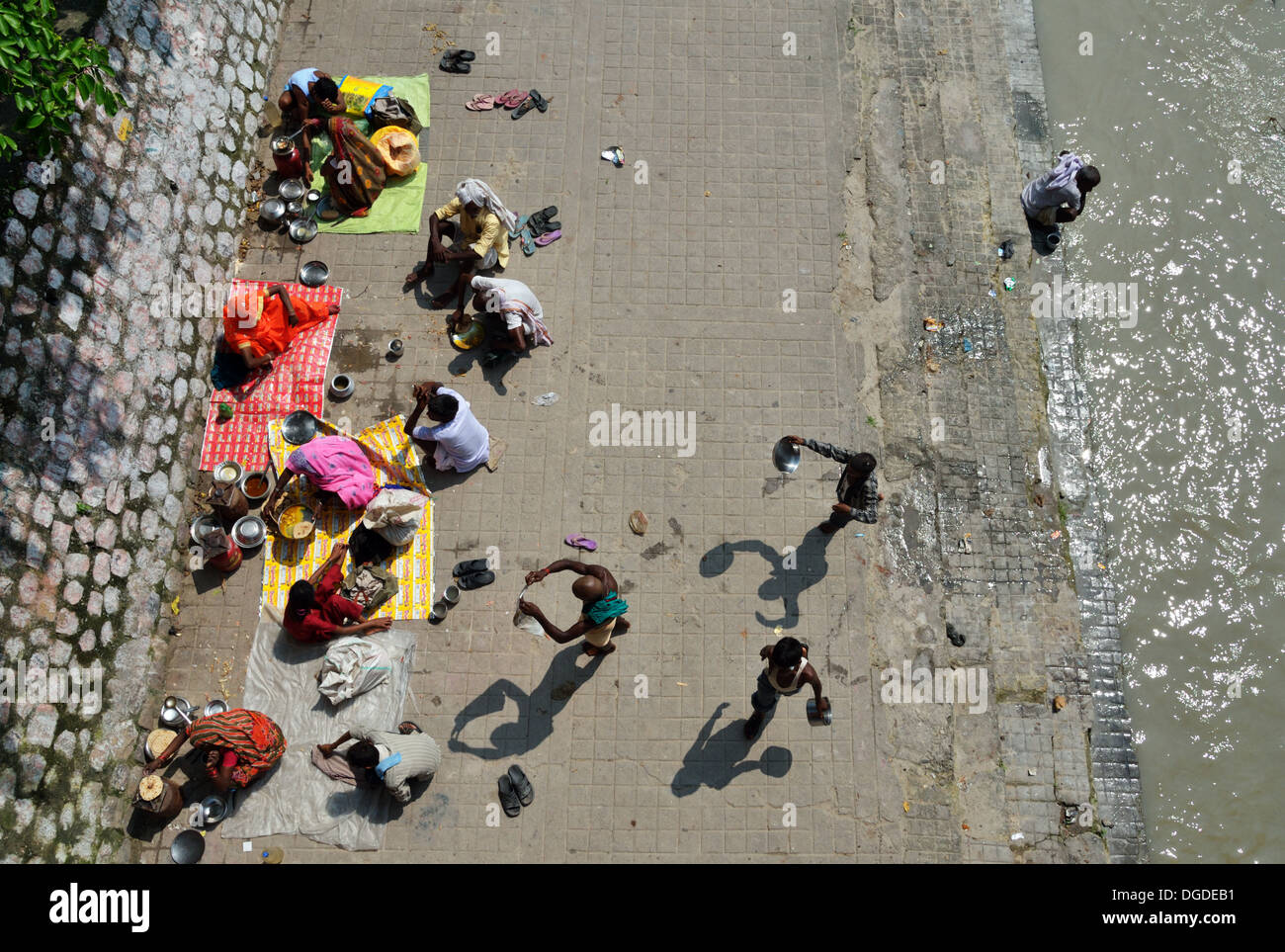 Hindu pilgrims on the bank of Ganges River in Haridwar Stock Photo - Alamy