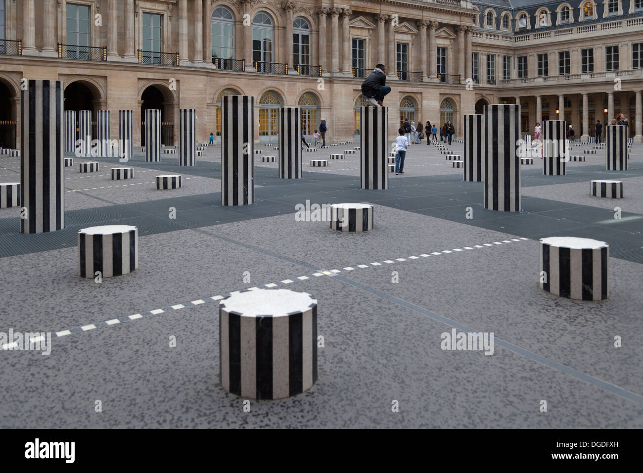 Colonnes de buren hi-res stock photography and images - Alamy