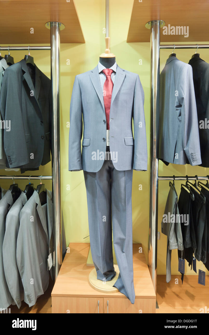 Retail store mannequin display hi-res stock photography and images - Alamy