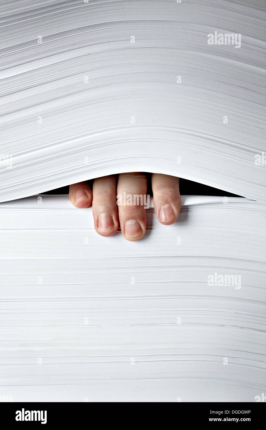 Fingers paper clip paper hi-res stock photography and images - Alamy