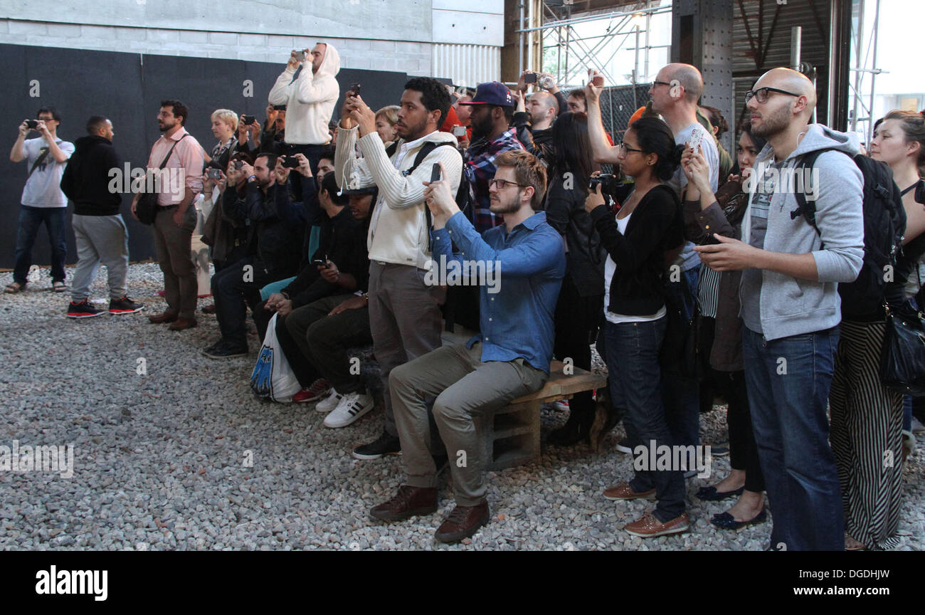 New York, USA. 18th Oct, 2013. A crowd of people take photos of the ...