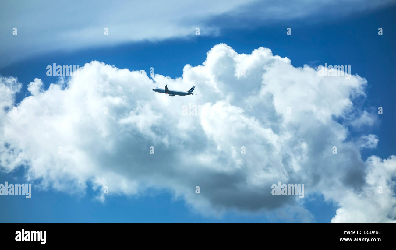 Airplane in blue sky hi-res stock photography and images - Alamy