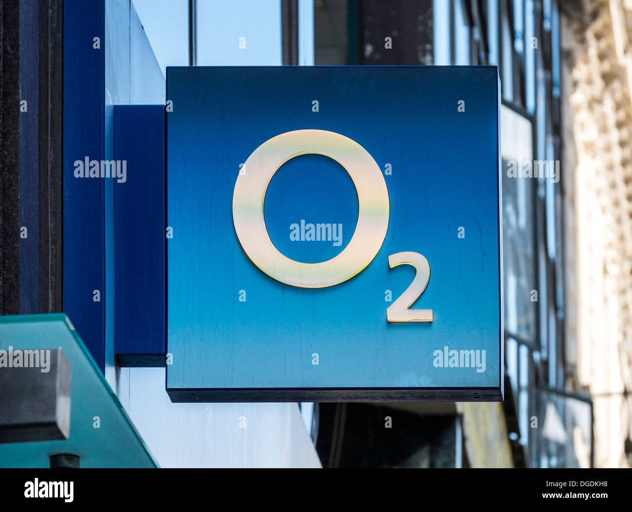 O2 Logo Shop Sign High Resolution Stock Photography and Images - Alamy