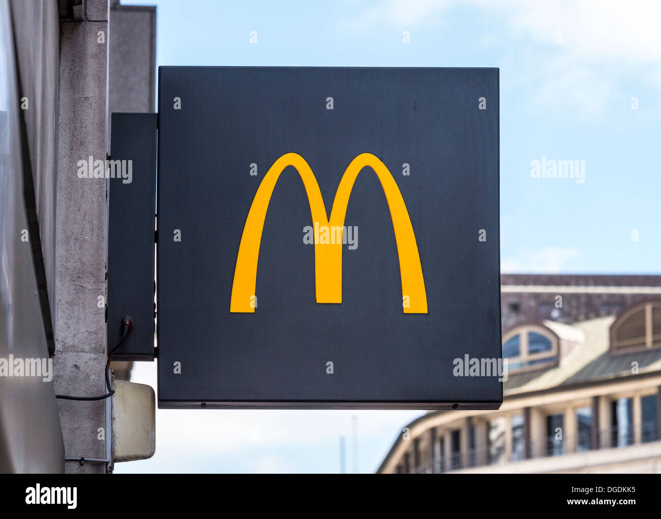 McDonald's Restaurant Sign Stock Photo - Alamy