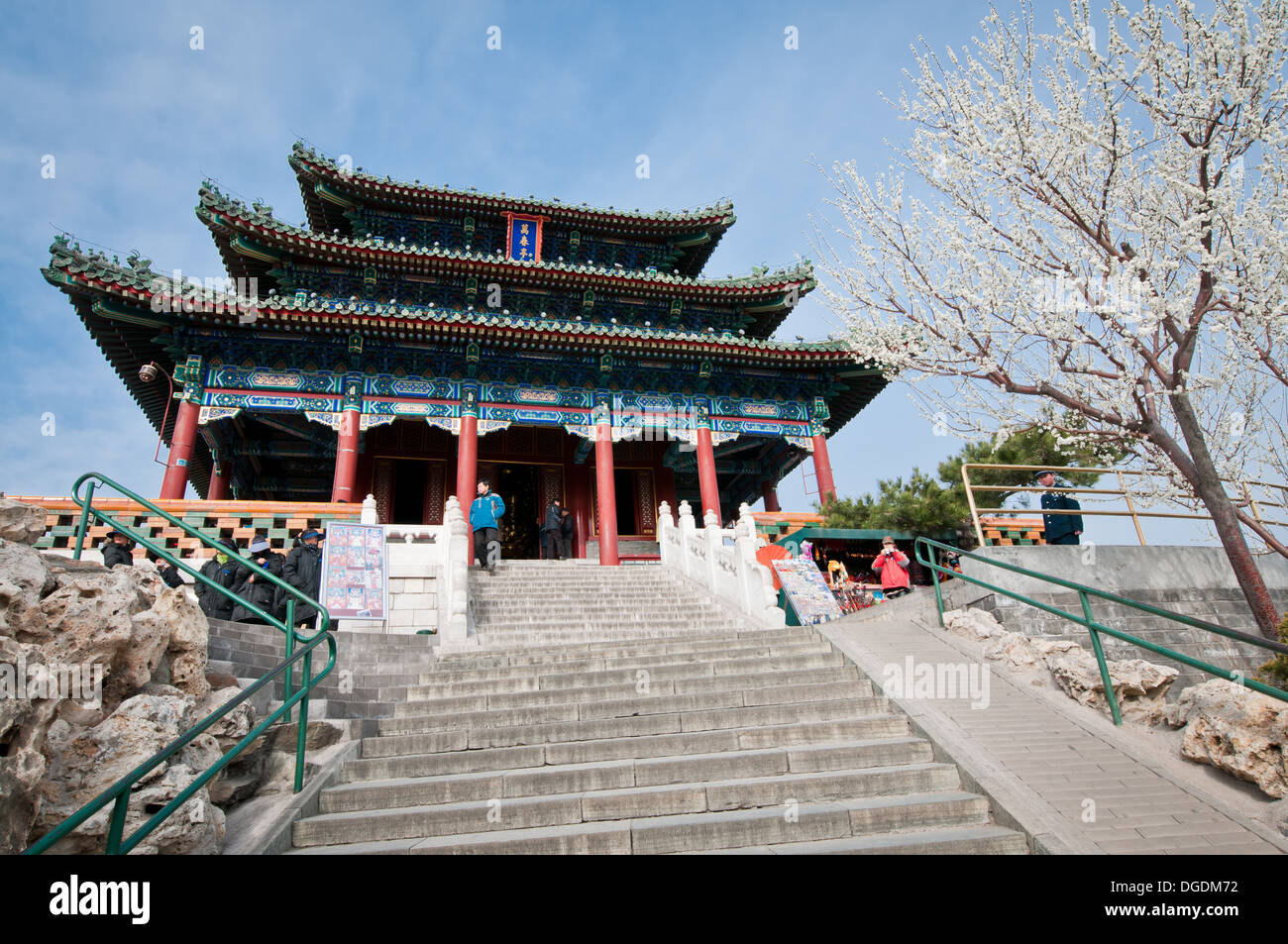 Wanchun ting Pavilion (Pavilion of Everlasting Spring also called Ten ...