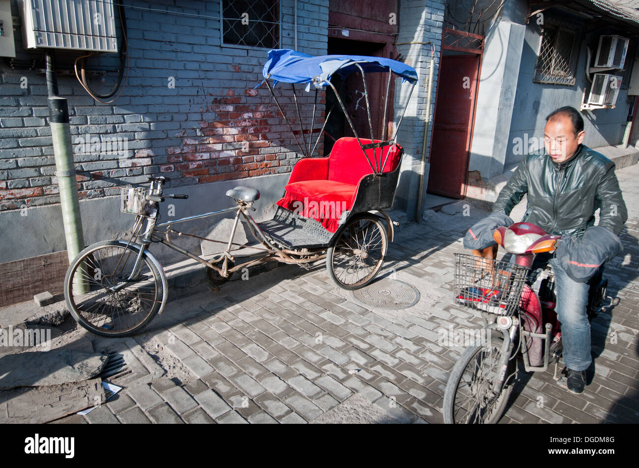Rickshaw in Daqijia Hutong, Beijing, China Stock Photo - Alamy