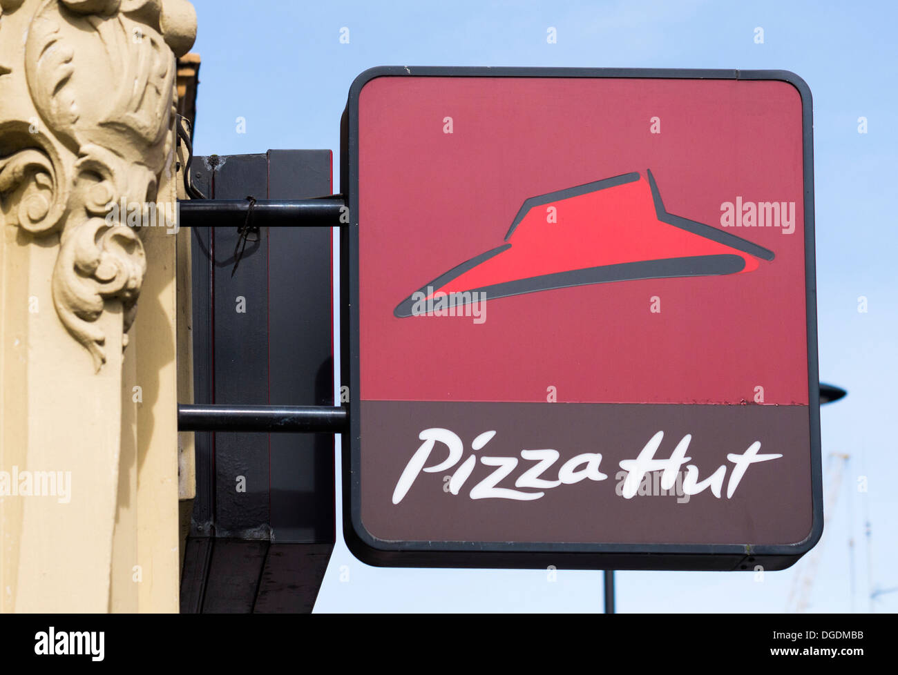 Pizza Hut Restaurant Sign High Resolution Stock Photography and Images ...