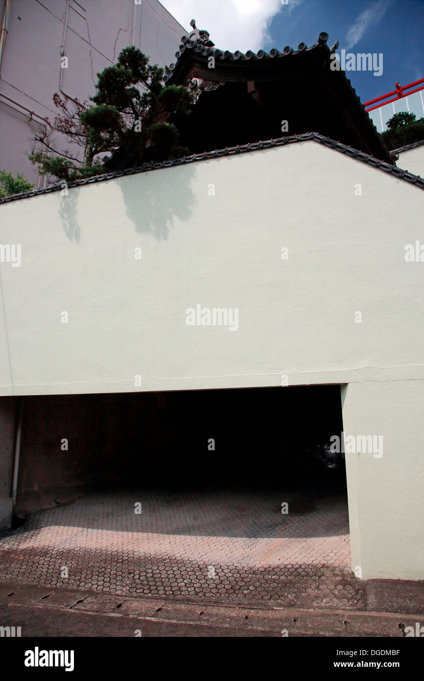 Japan garage hi-res stock photography and images - Alamy
